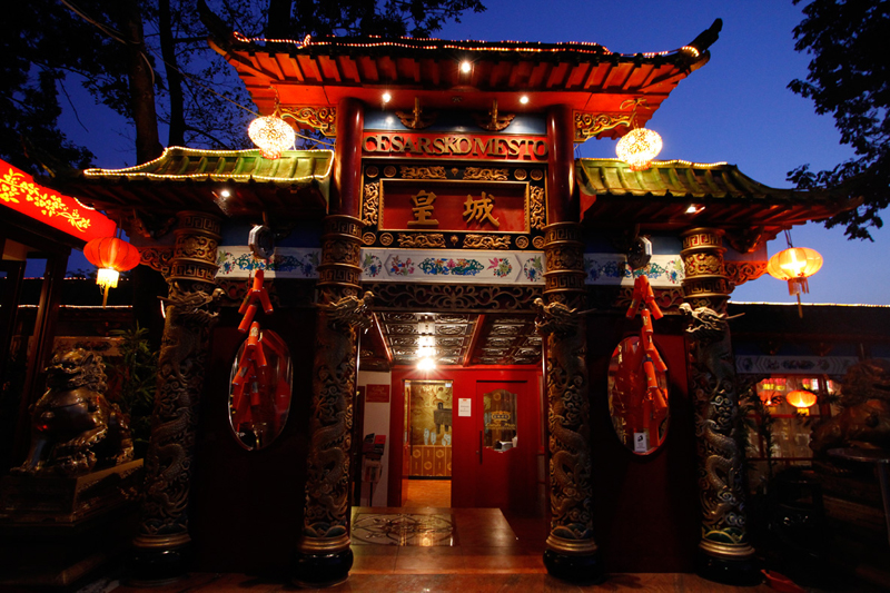 Cesarsko Mesto = Kitajska Restavracija